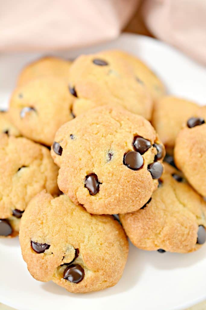 Easy Chocolate Chip Cookies - CheekyKitchen