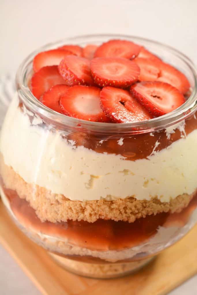 Strawberry Cheesecake Trifle - CheekyKitchen
