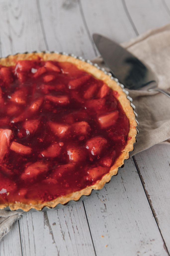 No Bake Sugar-Free Strawberry Cheesecake - CheekyKitchen
