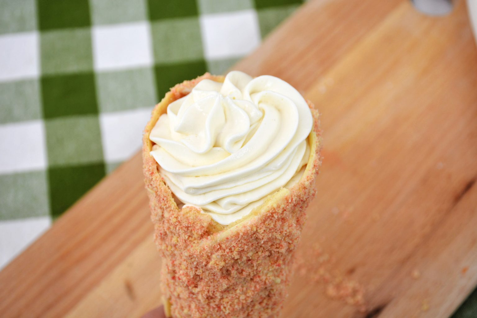 Strawberry Crunch Cheesecake Cones - CheekyKitchen