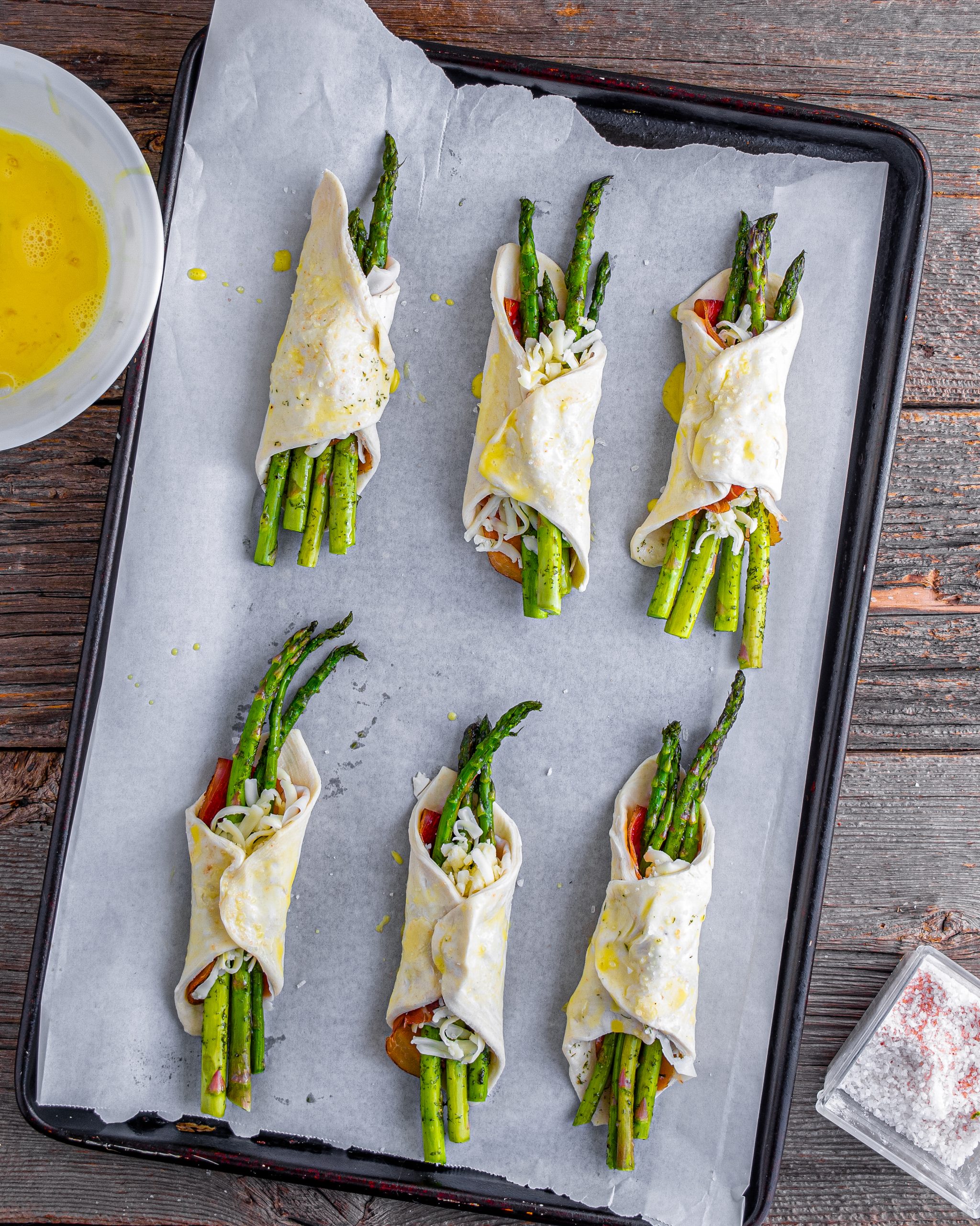Cheesy Asparagus Puff Pastry Bundles - CheekyKitchen