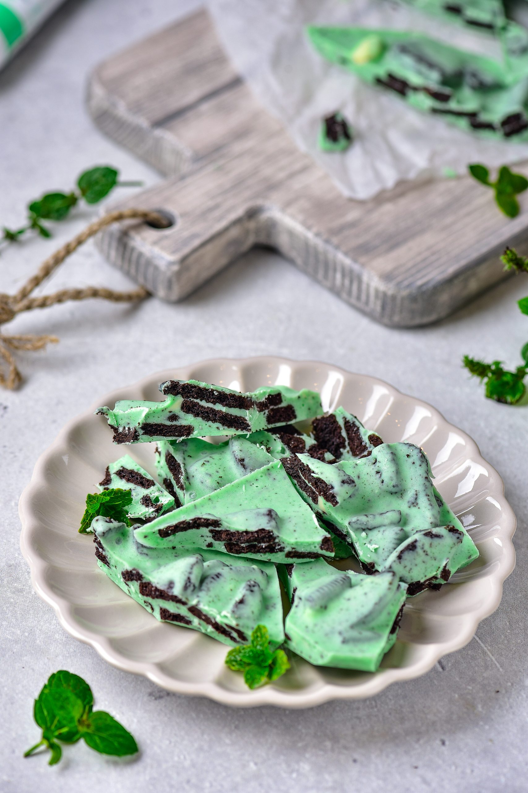 Mint Oreo Bark - CheekyKitchen
