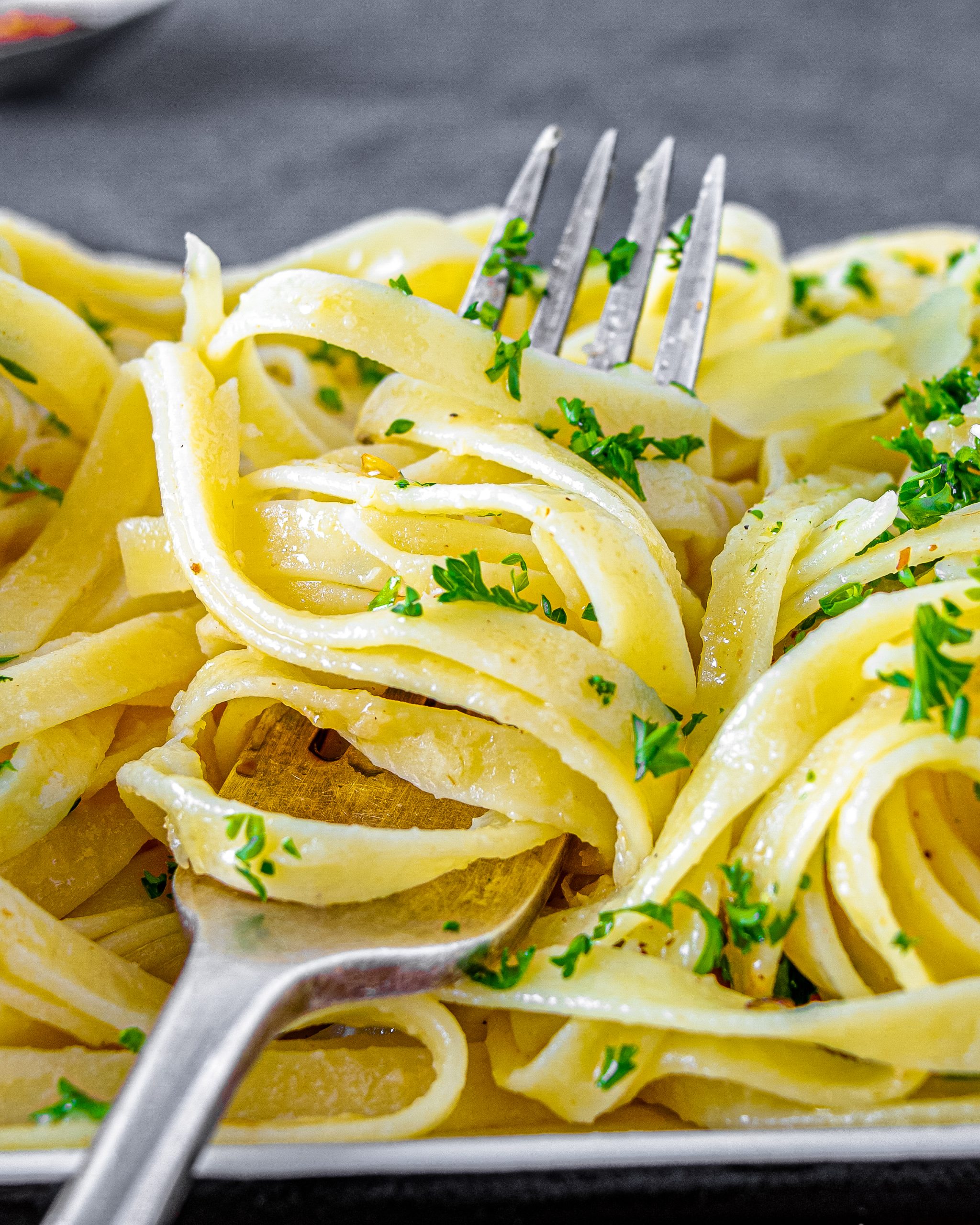 Fettuccini Aglio e Olio - CheekyKitchen