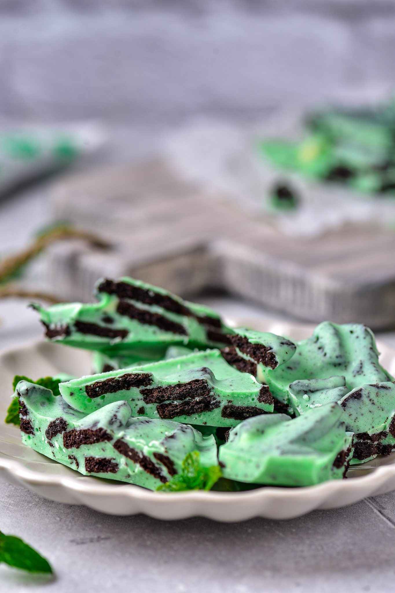 Mint Oreo Bark - CheekyKitchen