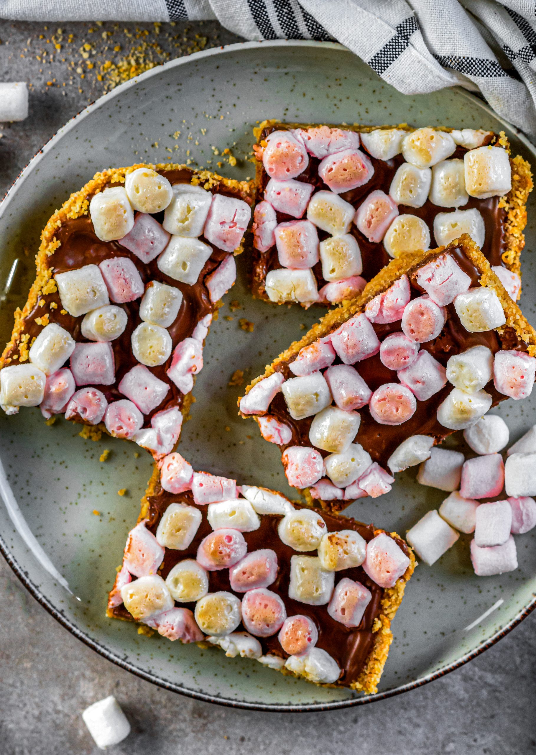 S'more Bars - CheekyKitchen